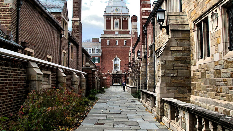 48 rankings of Yale University & 5382 student reviews 2022