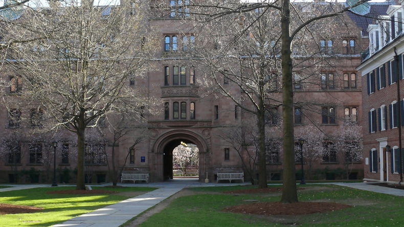 48 rankings of Yale University & 5382 student reviews 2022